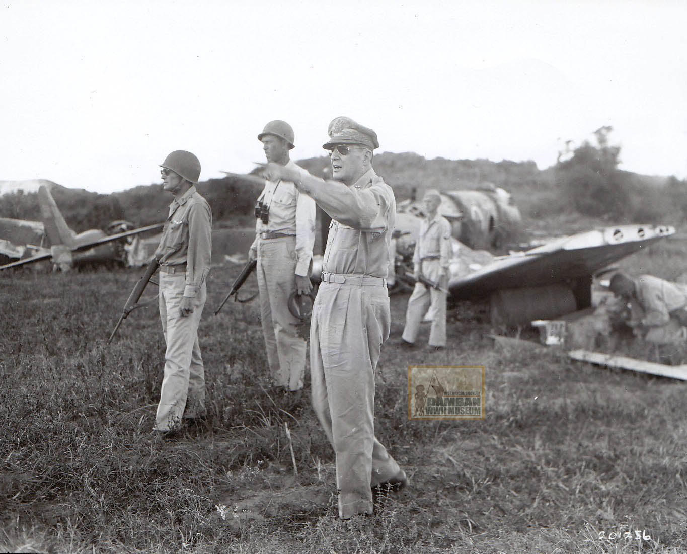 GENERAL DOUGLAS MACARTHUR AND THE BATTLE FOR CLARK FIELD ダグラス・マッカーサー将軍と ...